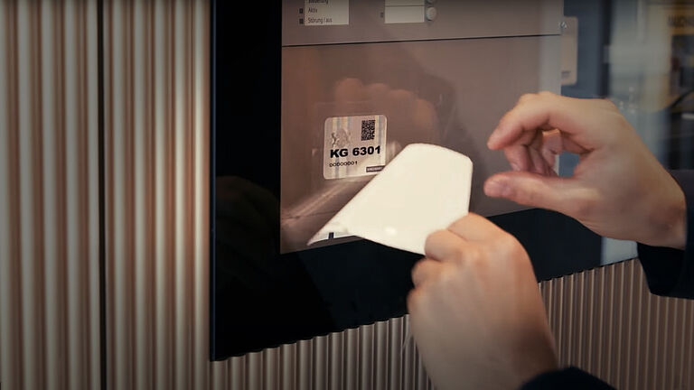 Secure and trackable labels protect governmental revenues
